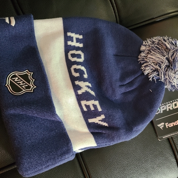 Fanatics | Accessories | Toronto Maple Leafs Toque | Poshmark